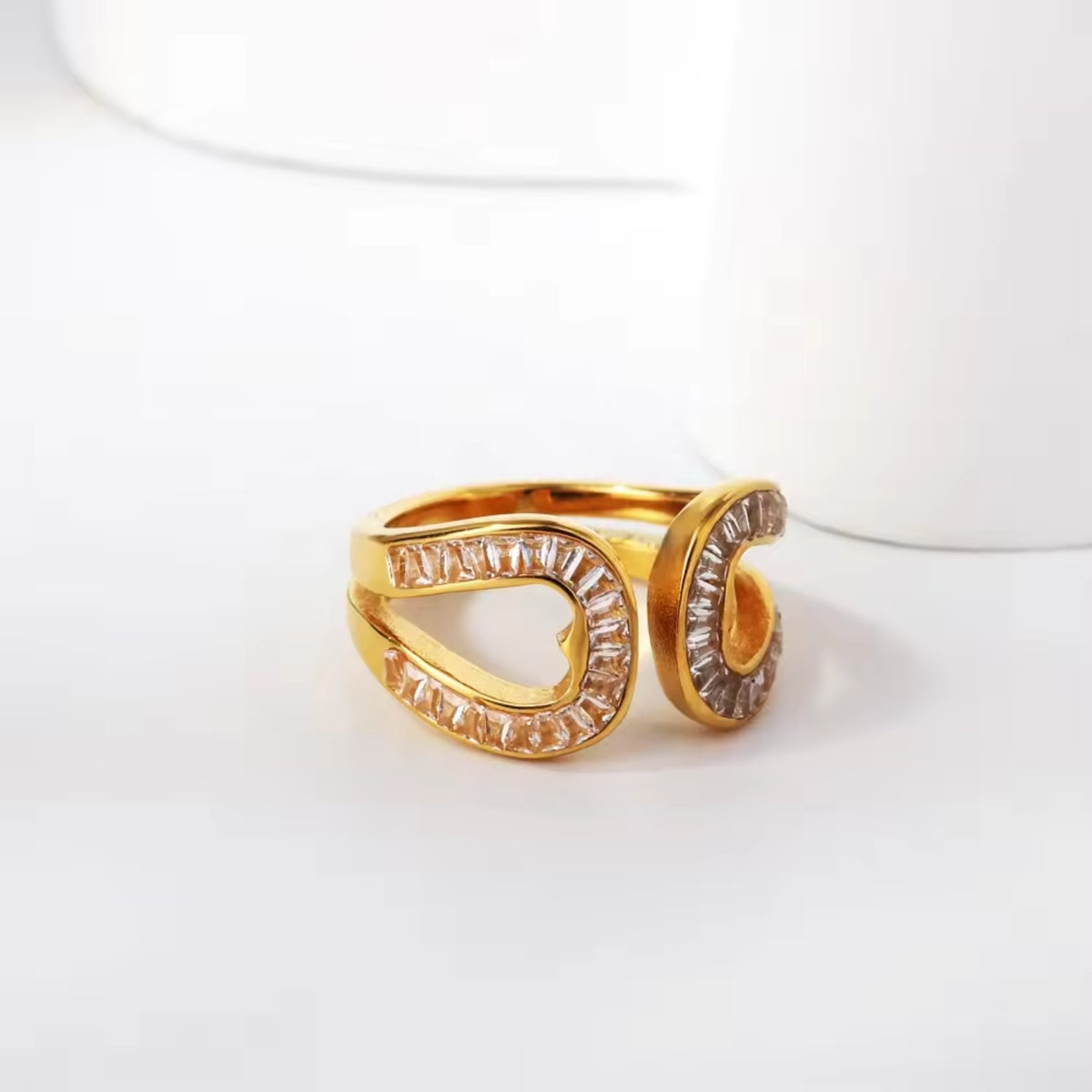 Holly Spark Ring – Divina