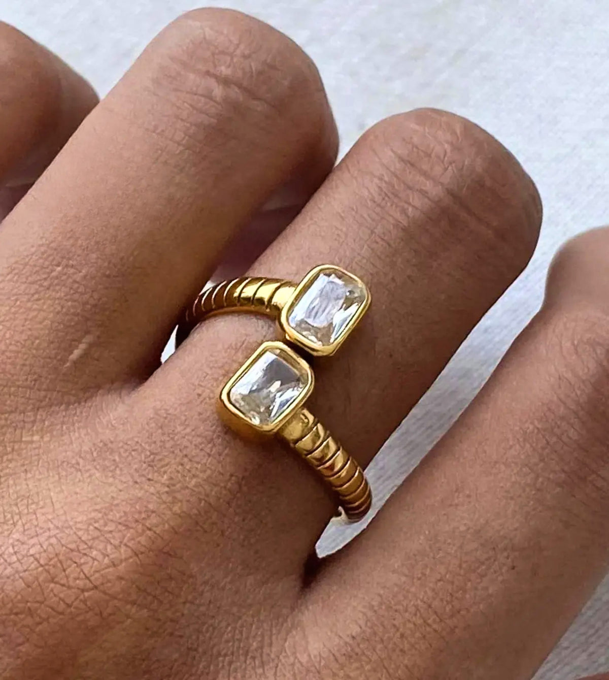 Endless Embrace Ring – Divina