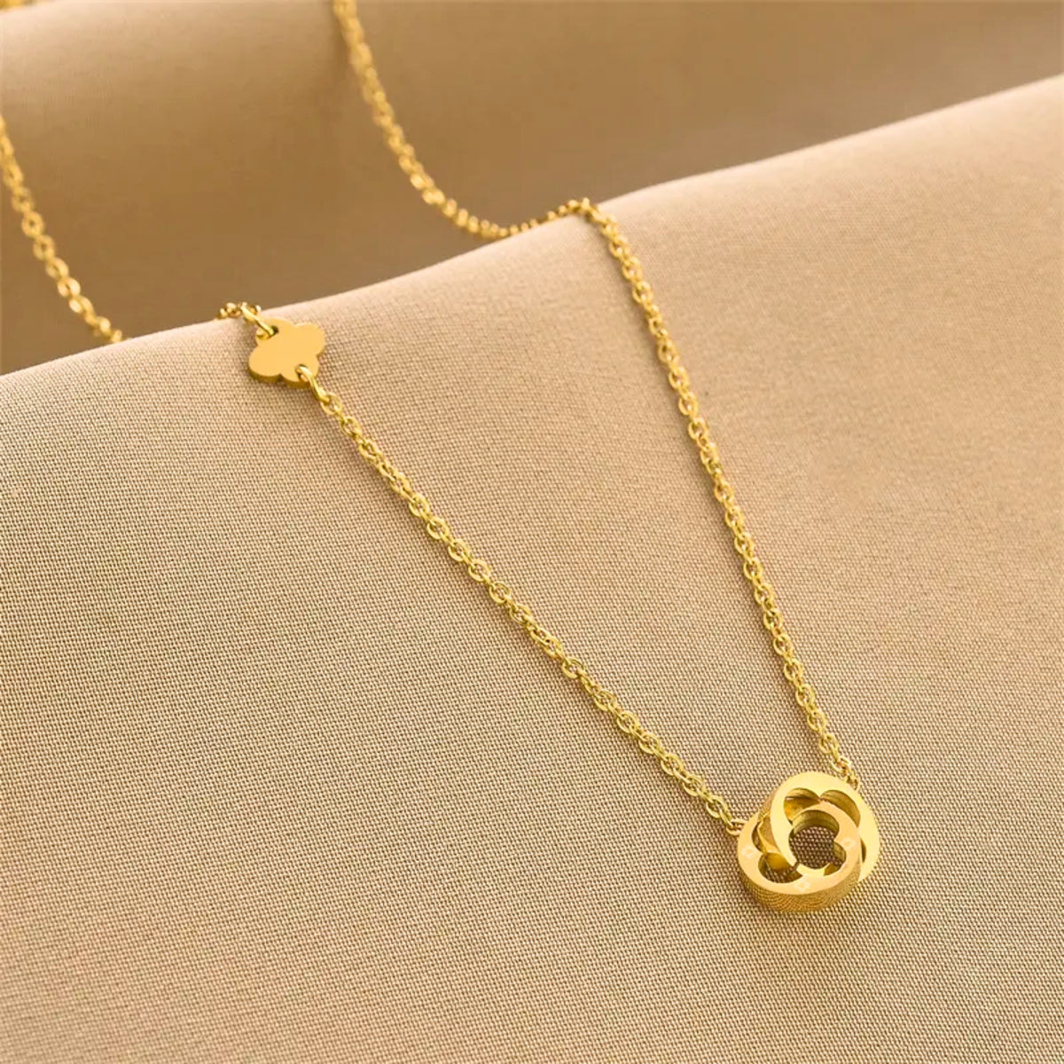 Clara Double Clover Necklace – Divina